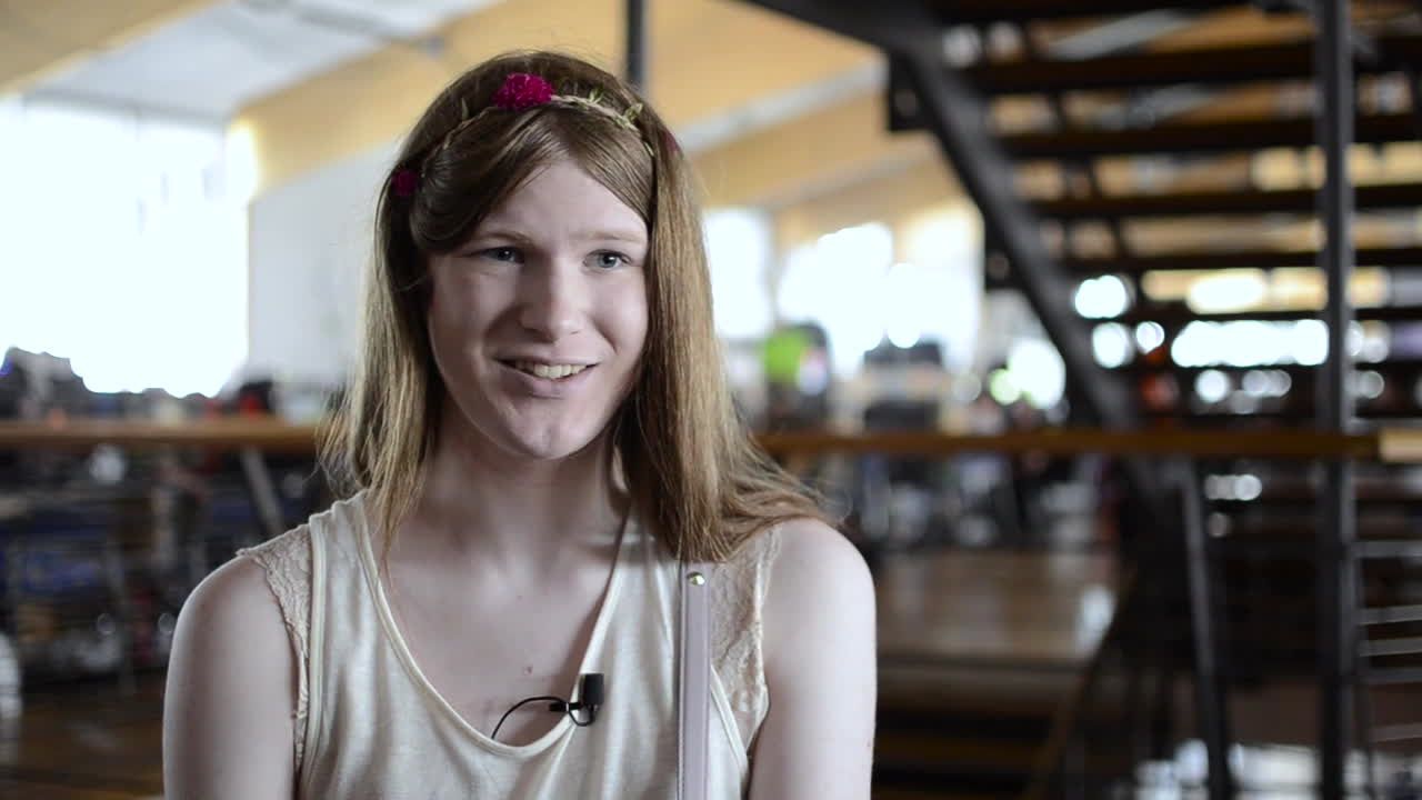 Lilly Mattsson | eSports make-up assistant | whatchado