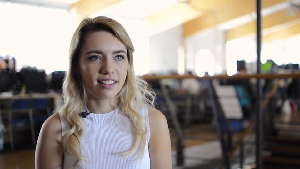 Victoria "Dinglederper" | Twitch Streamer | whatchado